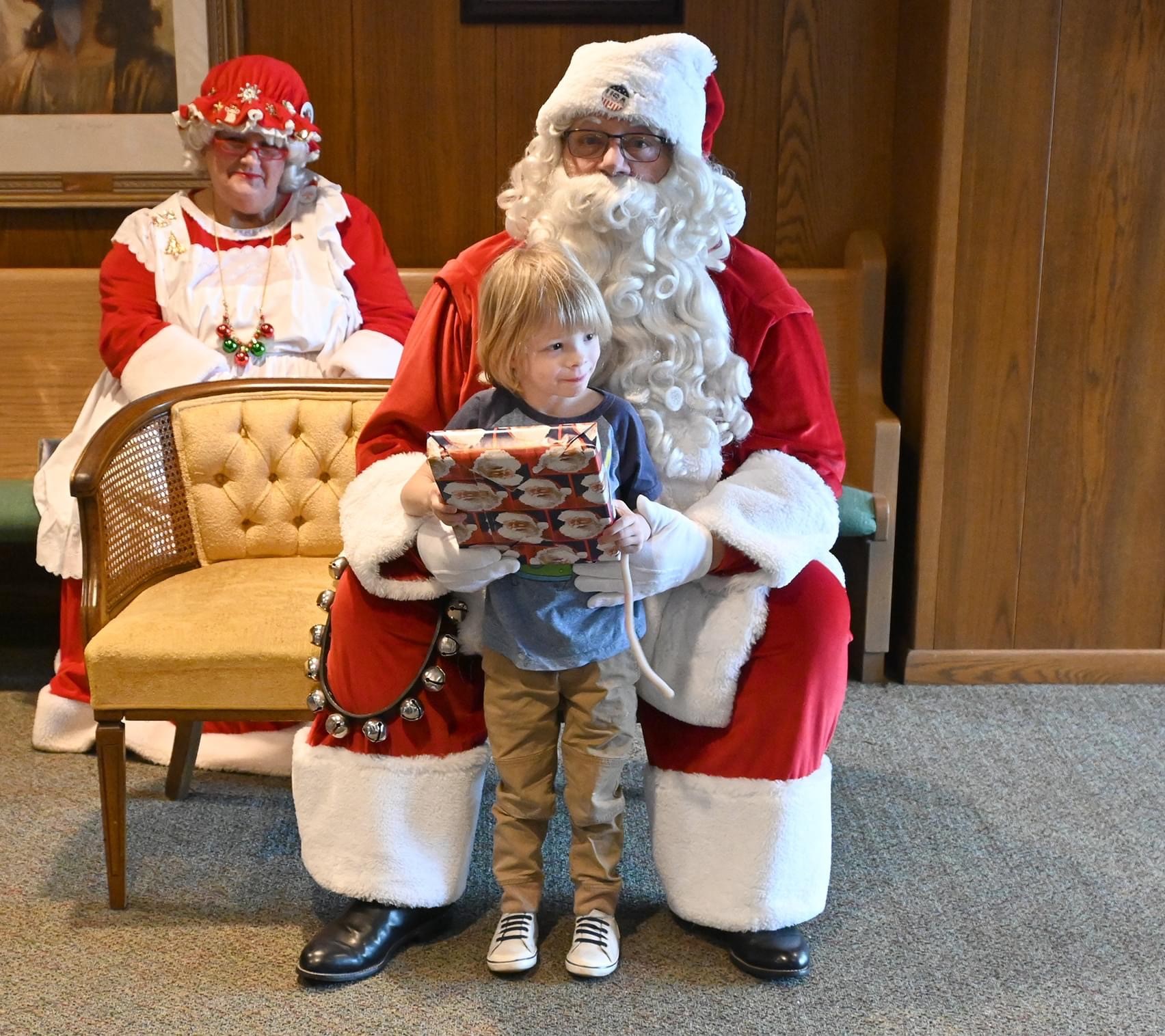 Churches Spread Christmas Cheer in New and Creative Spaces – East Ohio News